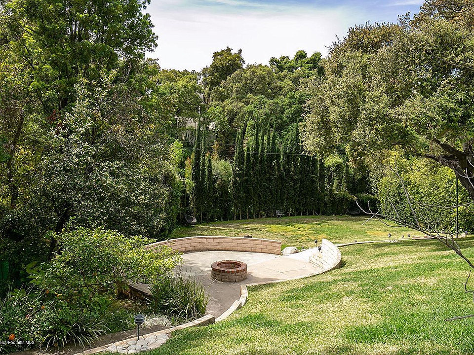 20 Fancy Hedges Garden Ideas To Try This Year | SharonSable