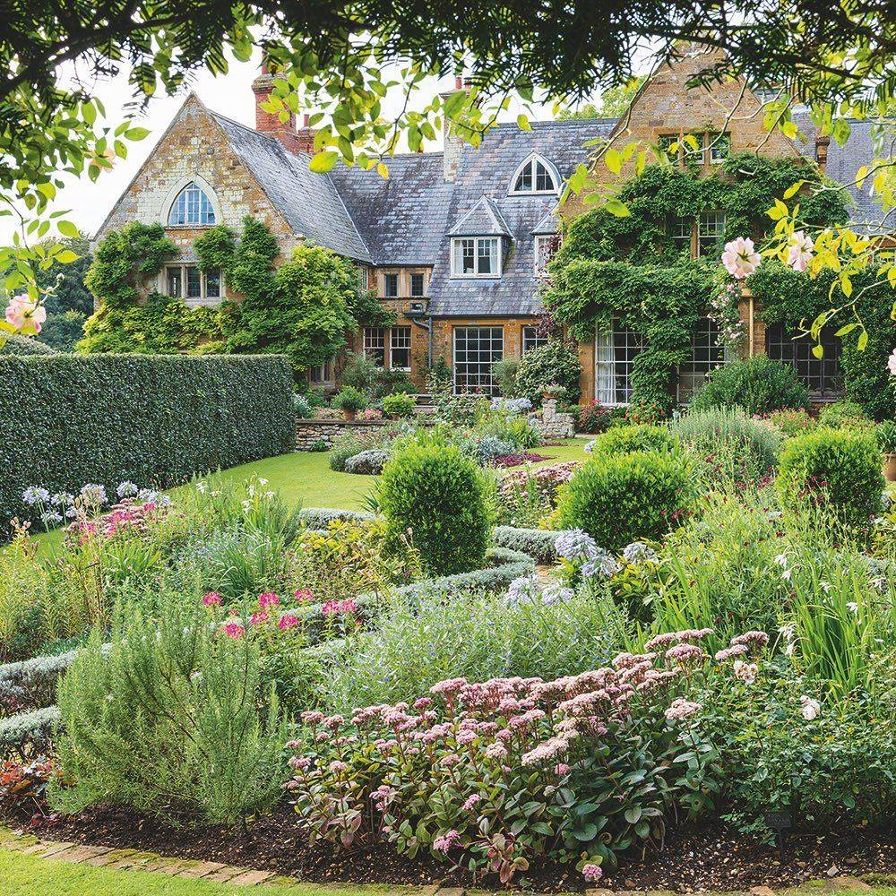 21 English Manor Garden Ideas To Consider | SharonSable