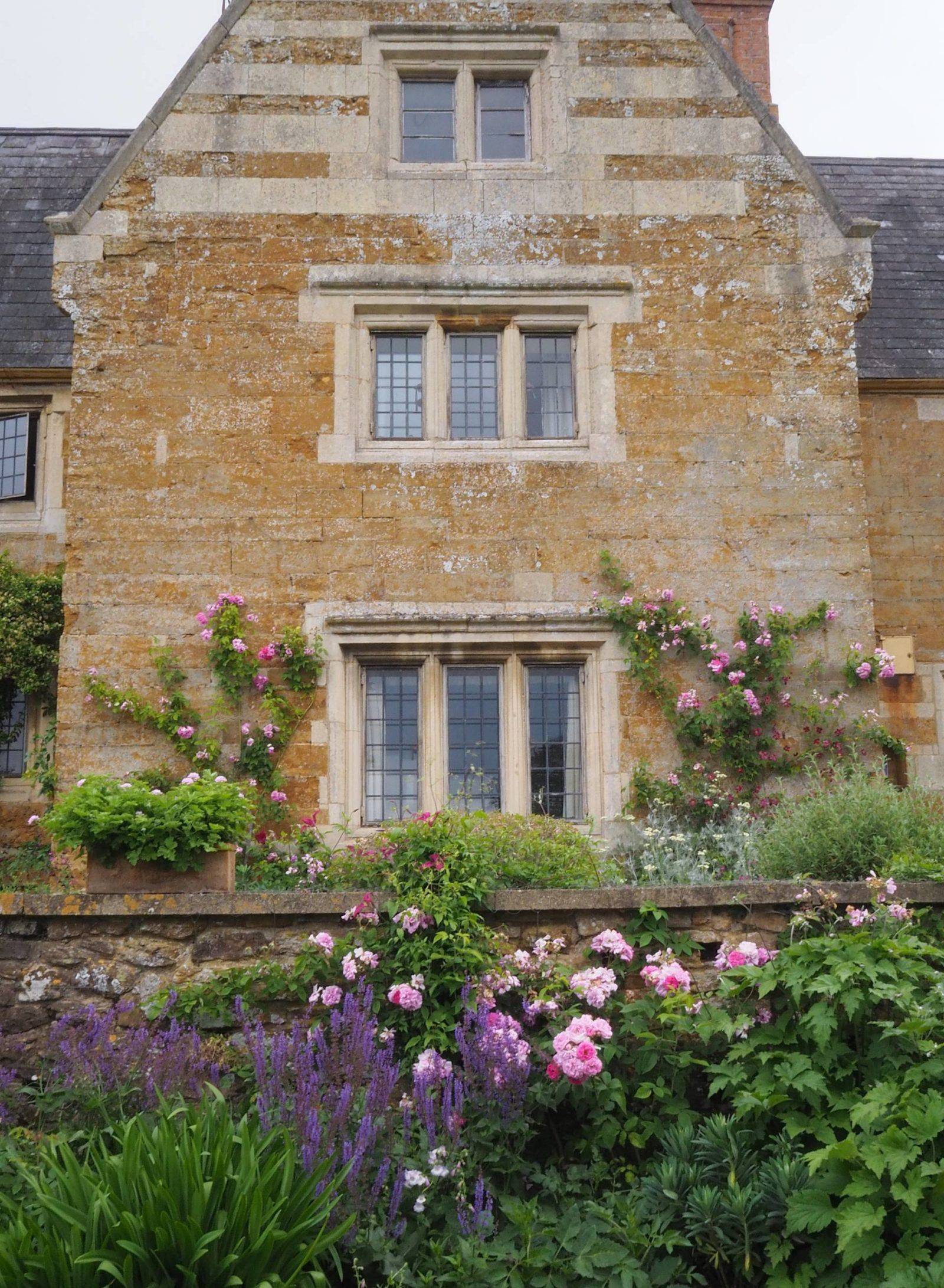 21 English Manor Garden Ideas To Consider | SharonSable
