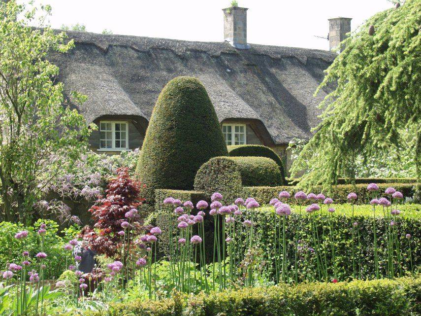 21 English Manor Garden Ideas To Consider | SharonSable