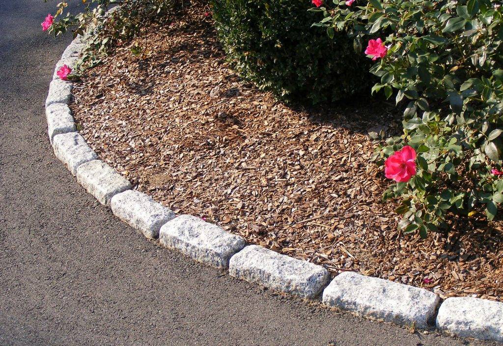 24 Cobbled Stone Garden Edging Ideas You Cannot Miss | SharonSable