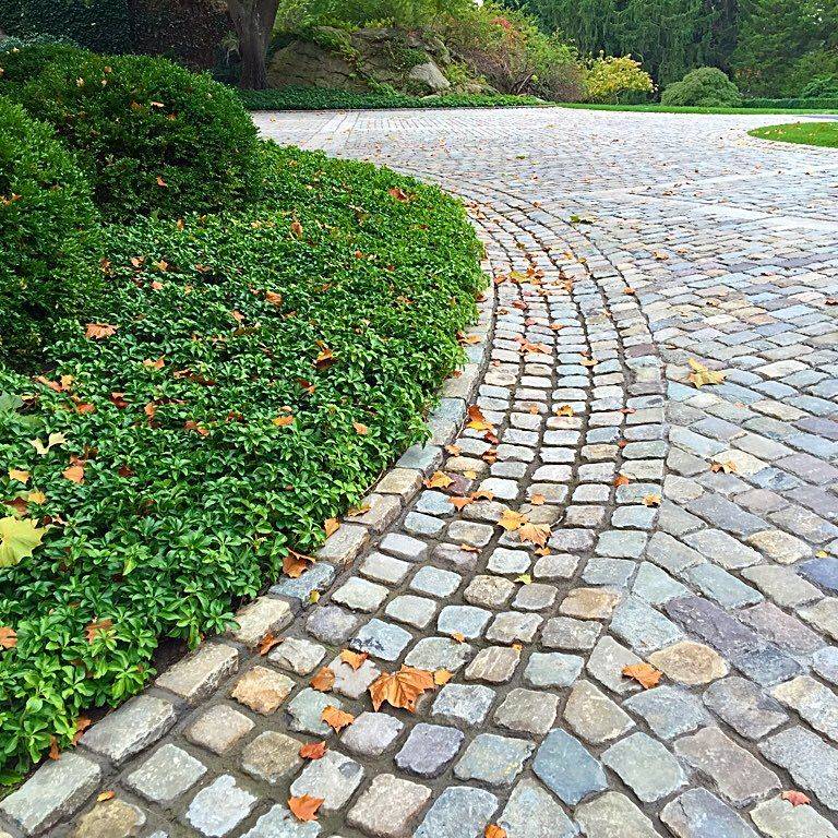 24 Cobbled Stone Garden Edging Ideas You Cannot Miss | SharonSable