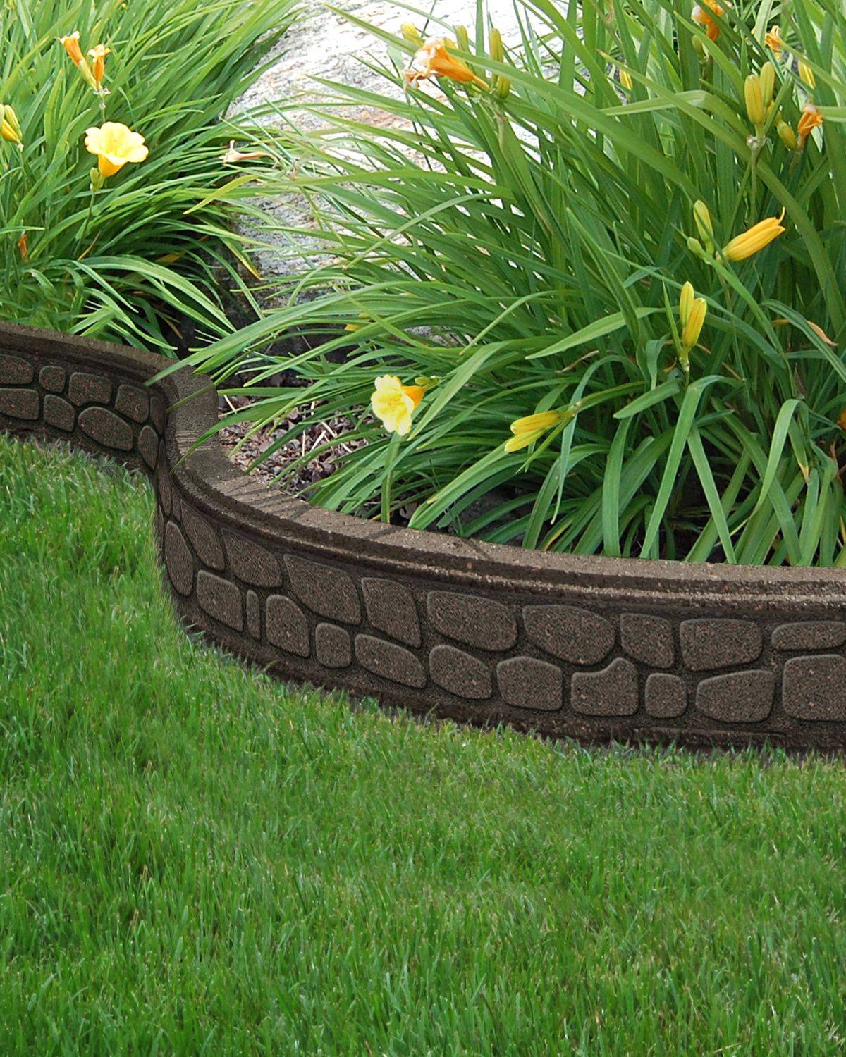 17 Recycled Rubber Garden Border Edging Ideas You Should Look | SharonSable