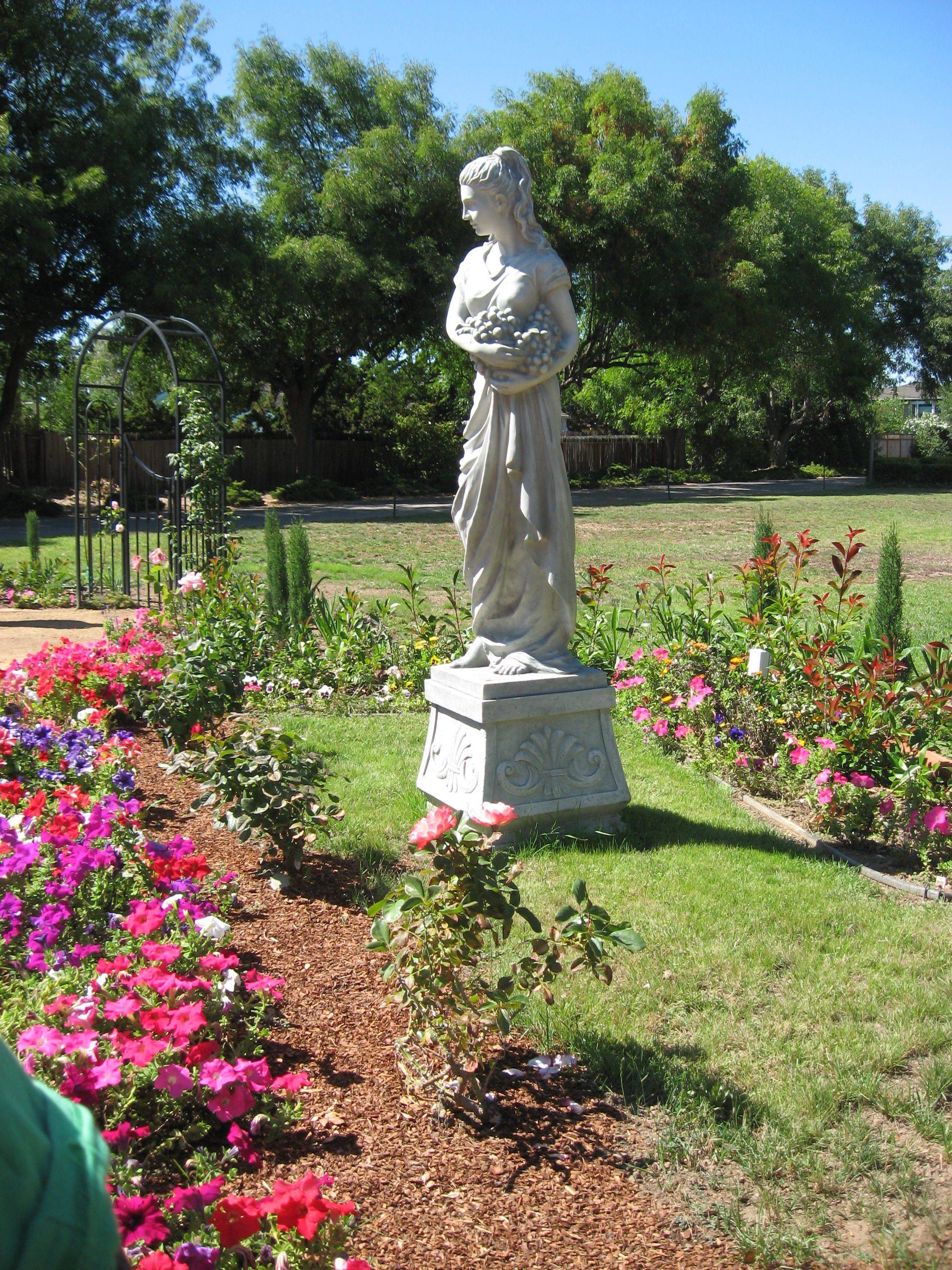 20 Beautiful Garden Statues Ideas You Gonna Love | SharonSable