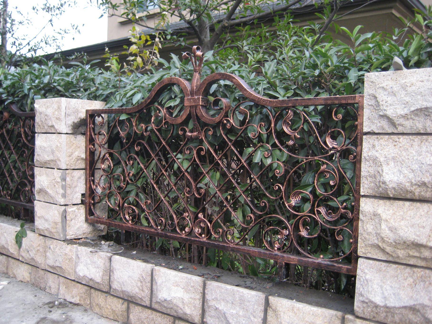 24 Small Metal Garden Fence Ideas You Cannot Miss | SharonSable
