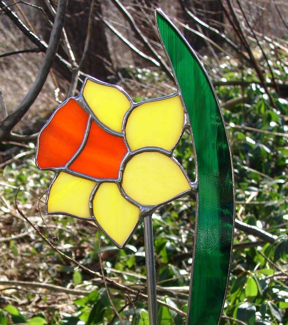 24 Stained Glass Garden Stakes Ideas You Should Check | SharonSable