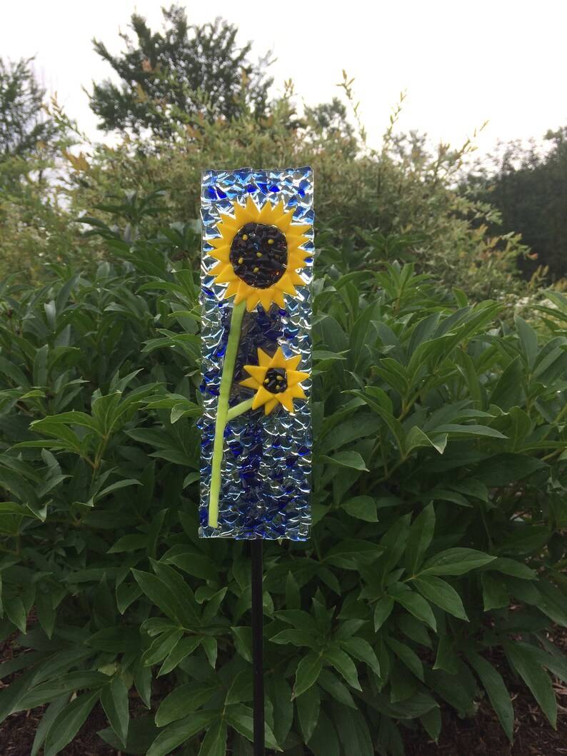 17 Sunflower Garden Stake Ideas Worth to Check | SharonSable