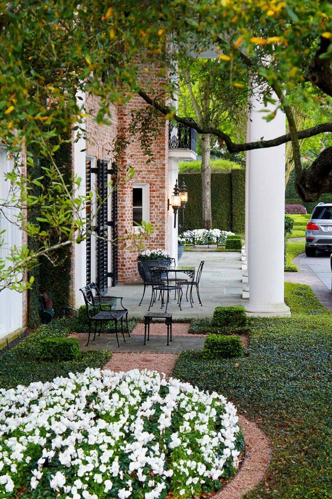 19 White Garden Design Ideas You Should Check | SharonSable