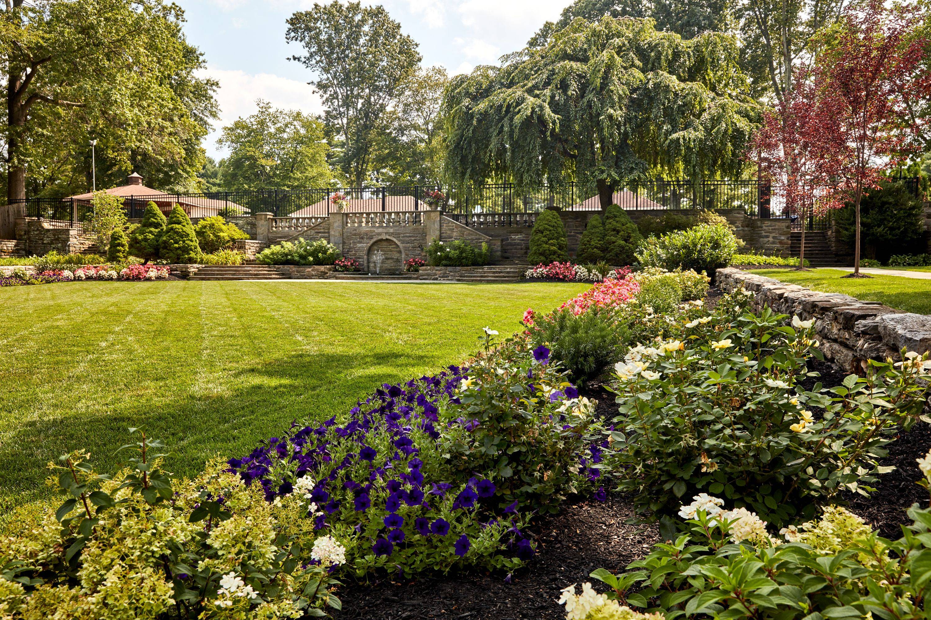 25 Formal Garden Planting Ideas To Try This Year | SharonSable