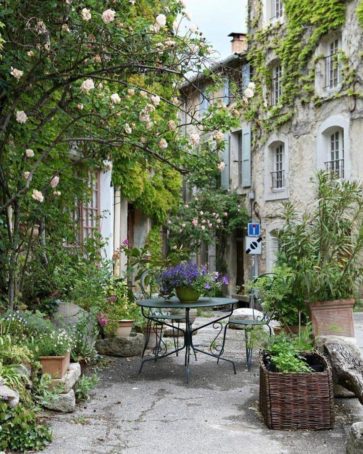 23 French Country Courtyard Garden Ideas For This Year | SharonSable