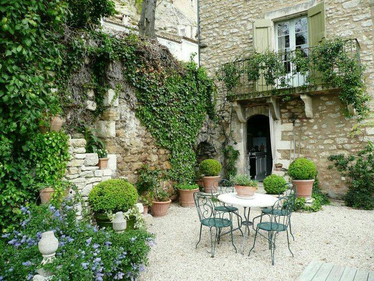 23 French Country Courtyard Garden Ideas For This Year | SharonSable