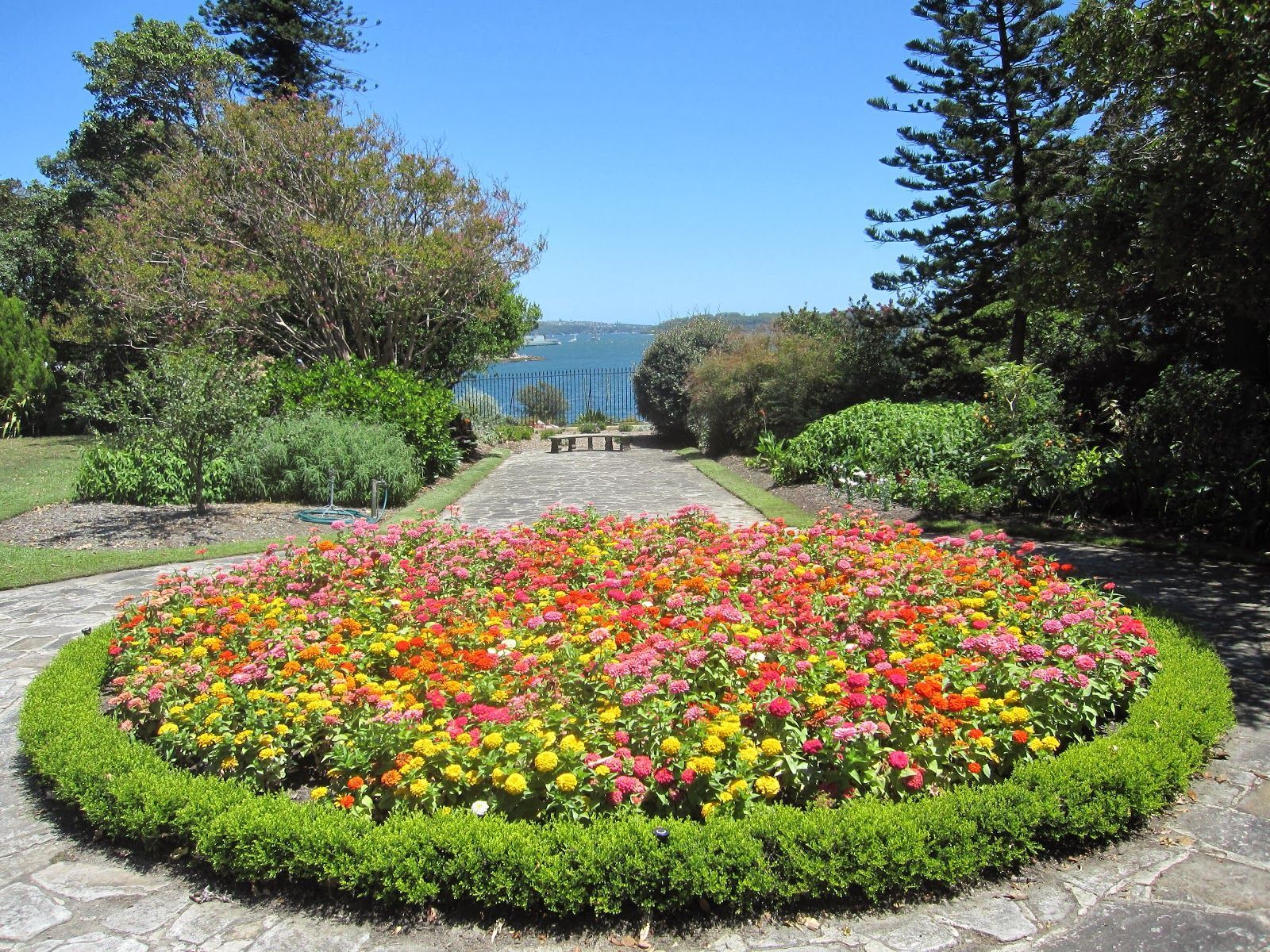 21 Circular Flower Garden Design Ideas You Should Look | SharonSable