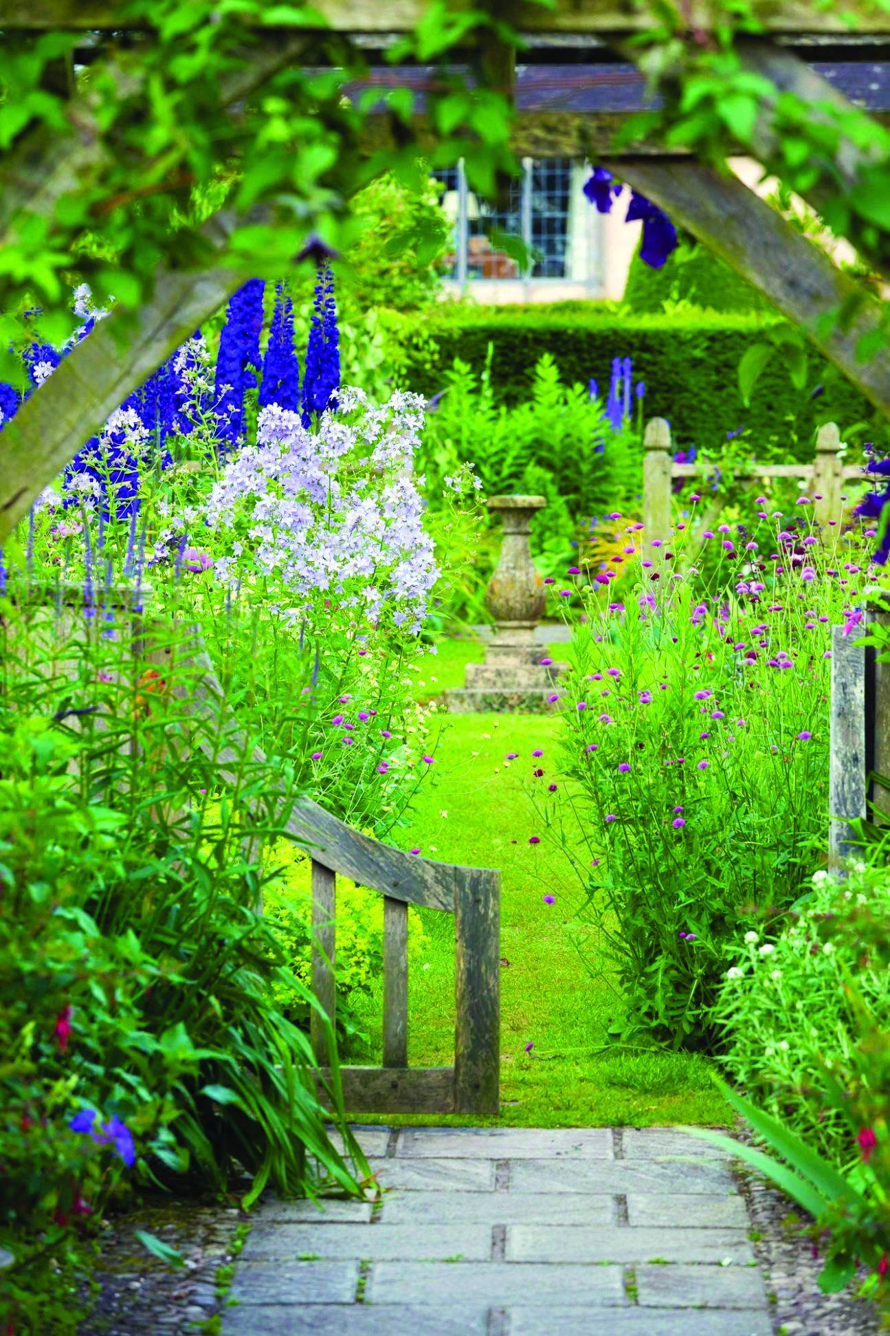 15 Cottage Garden Wallpaper Ideas You Cannot Miss | SharonSable