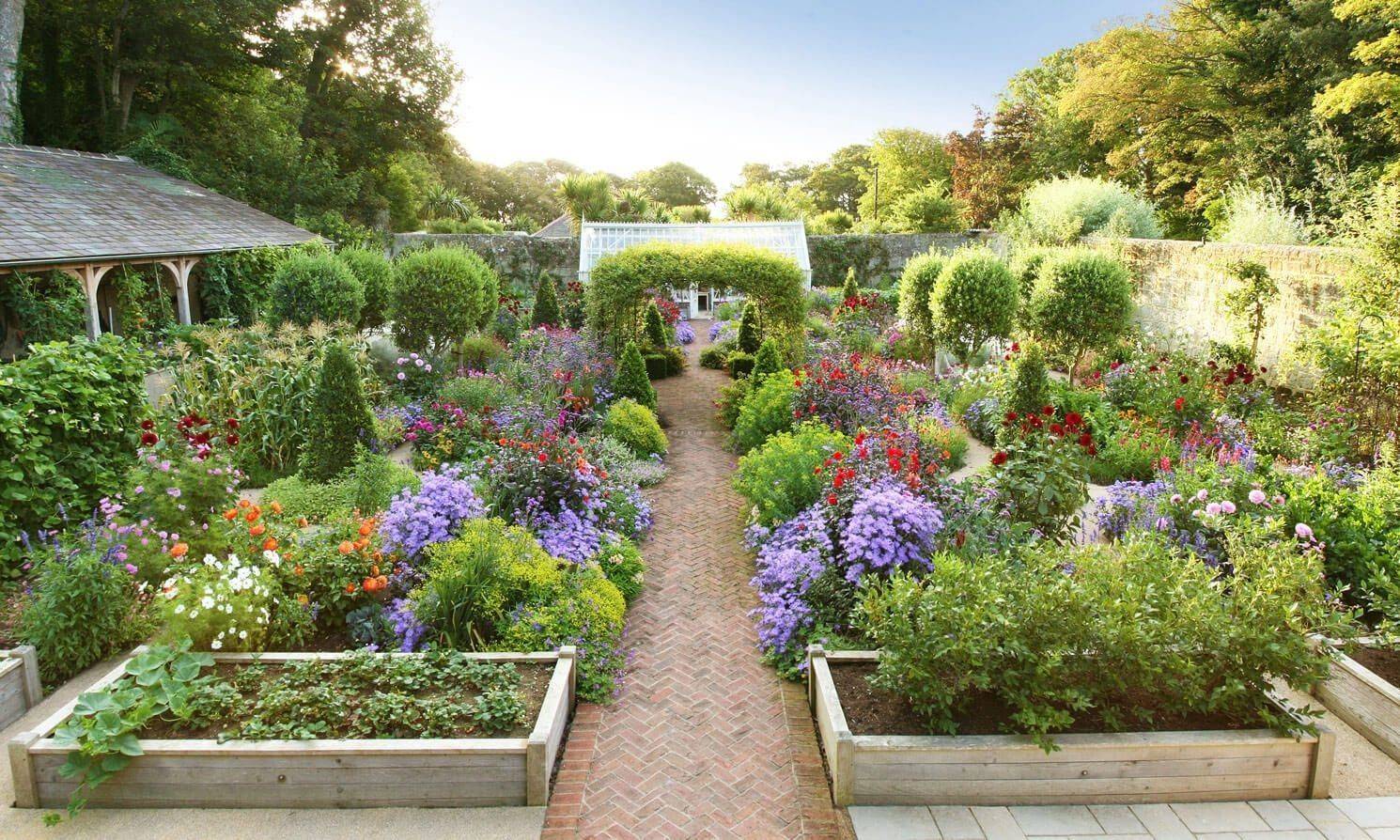 23 Beautiful Old English Flower Garden Ideas For This Year | SharonSable