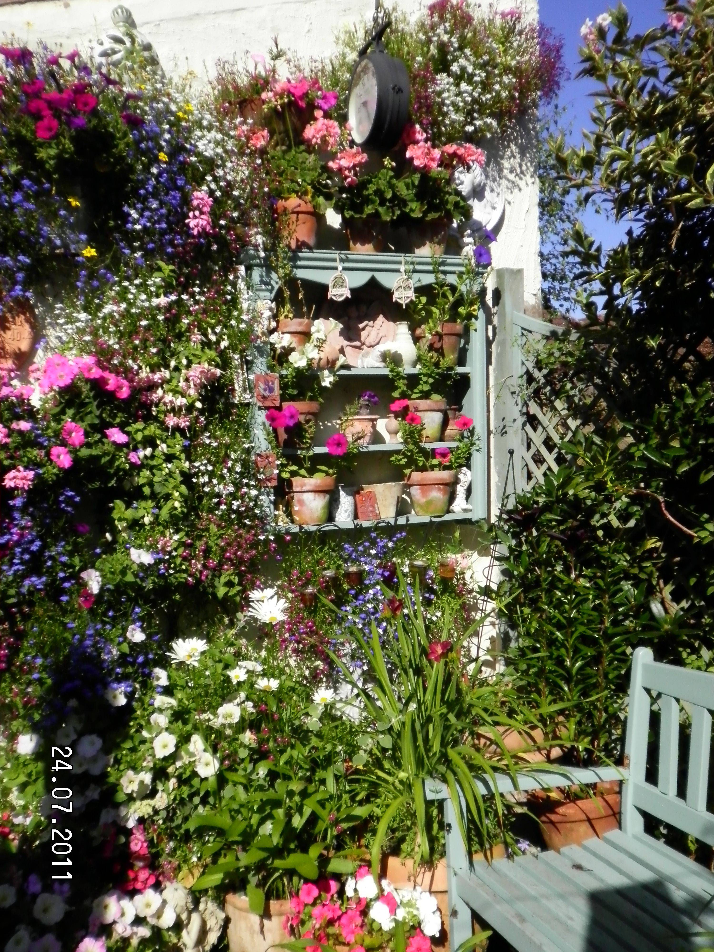 20 Small Victorian Cottage Garden Ideas To Try This Year | SharonSable