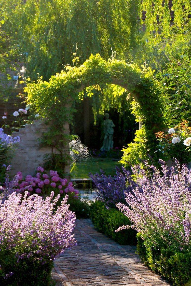 20 Small Victorian Cottage Garden Ideas To Try This Year | SharonSable