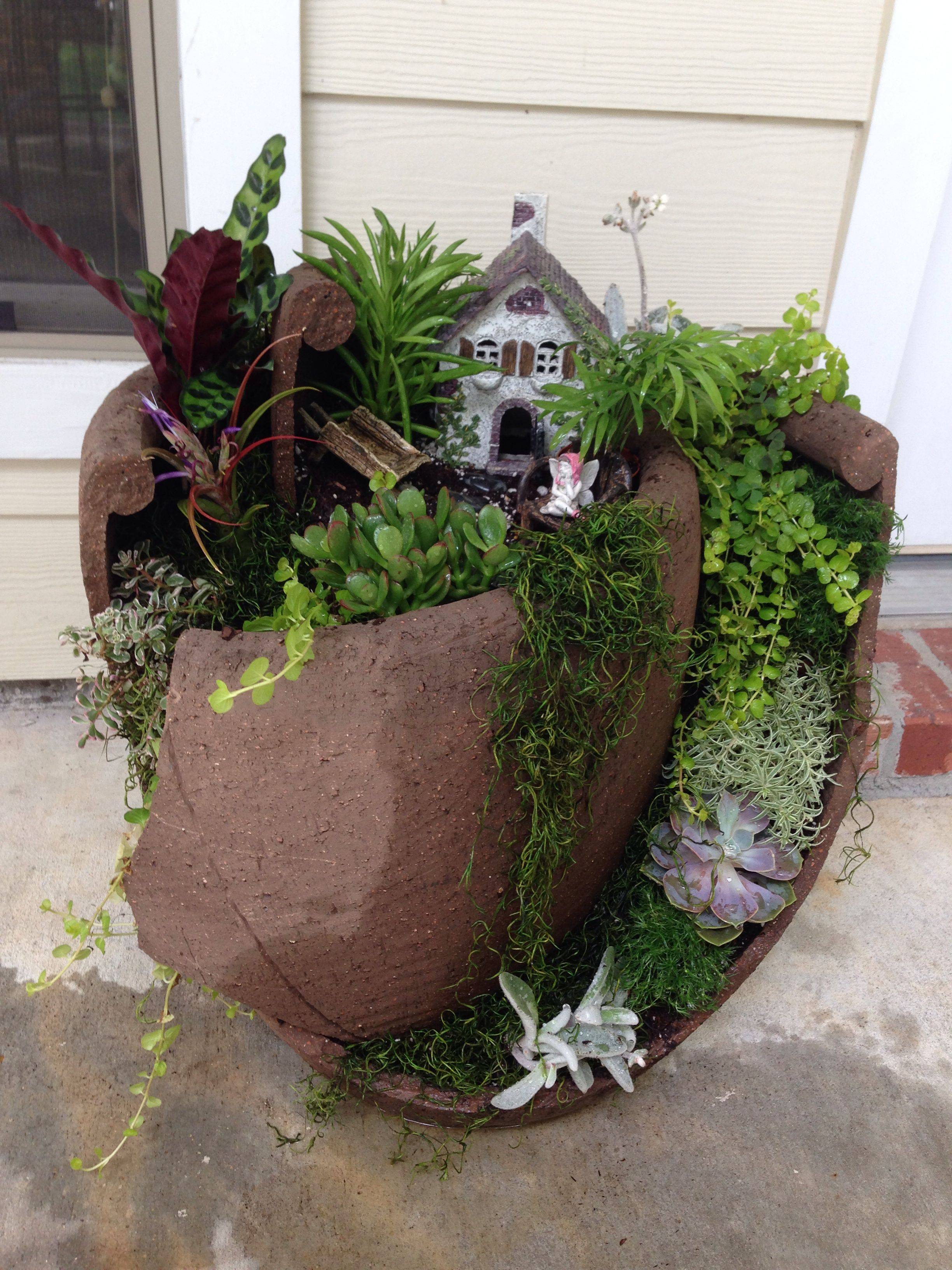 22 Broken Pot Succulent Fairy Garden Ideas You Cannot Miss | SharonSable