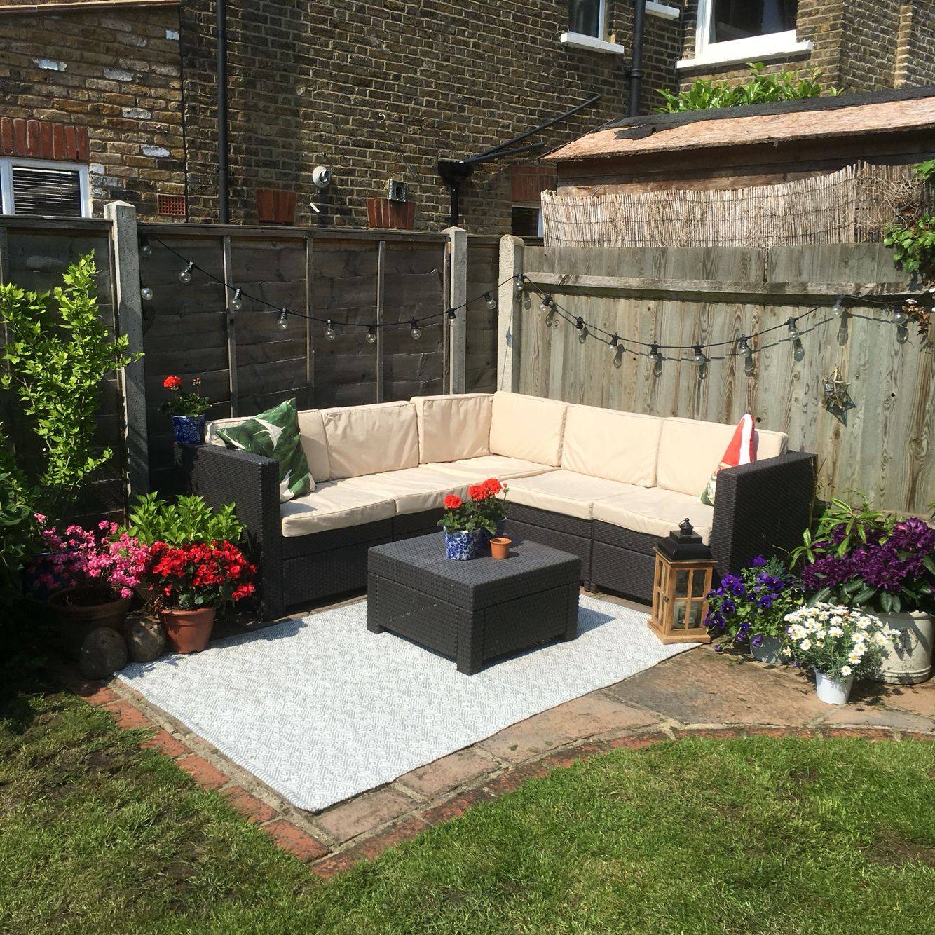 22 Corner Garden Furniture Ideas You Should Look | SharonSable