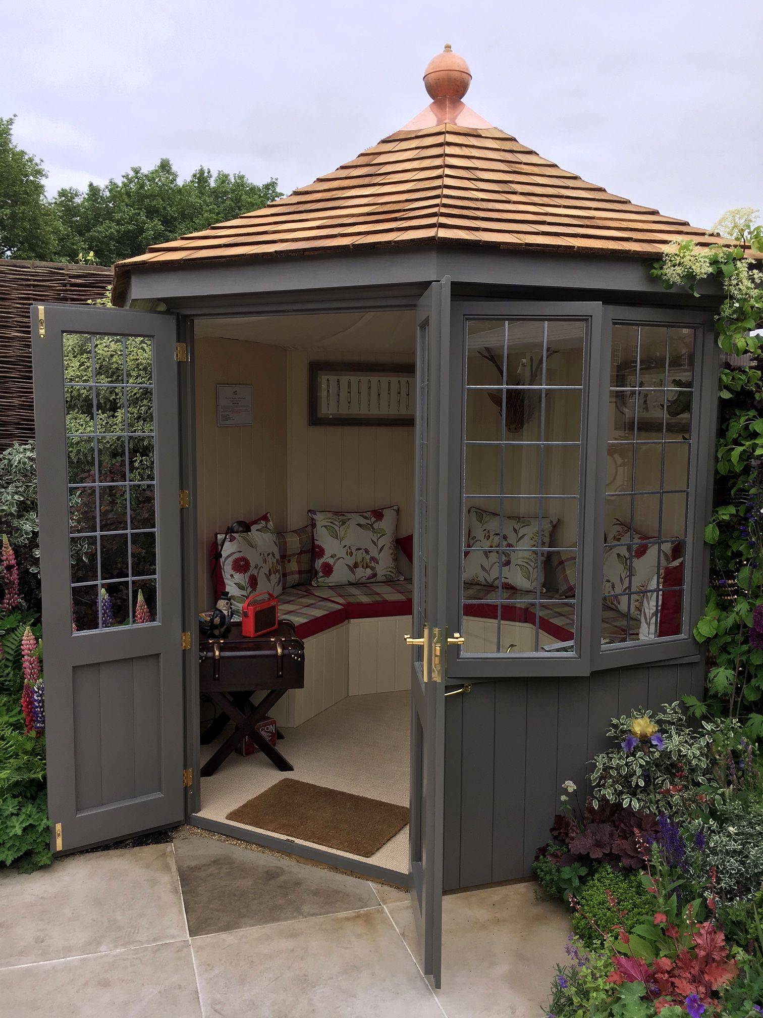 22 Small Garden Summer House Ideas You Must Look | SharonSable