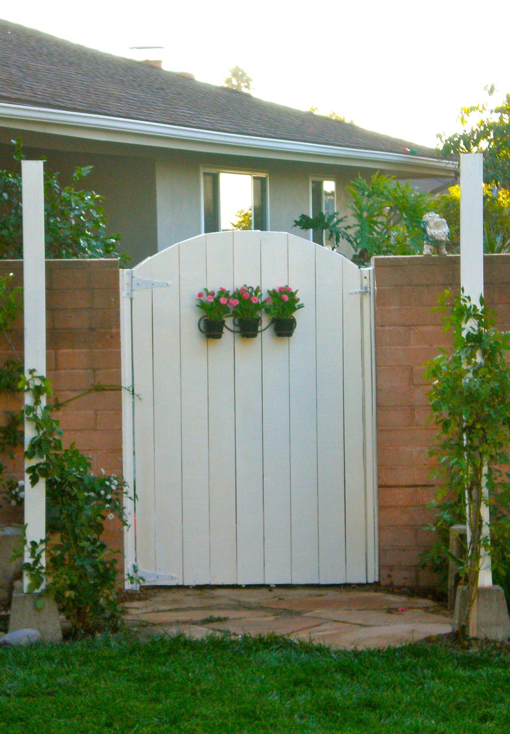 24 Cottage Garden Gate Design Ideas To Consider | SharonSable
