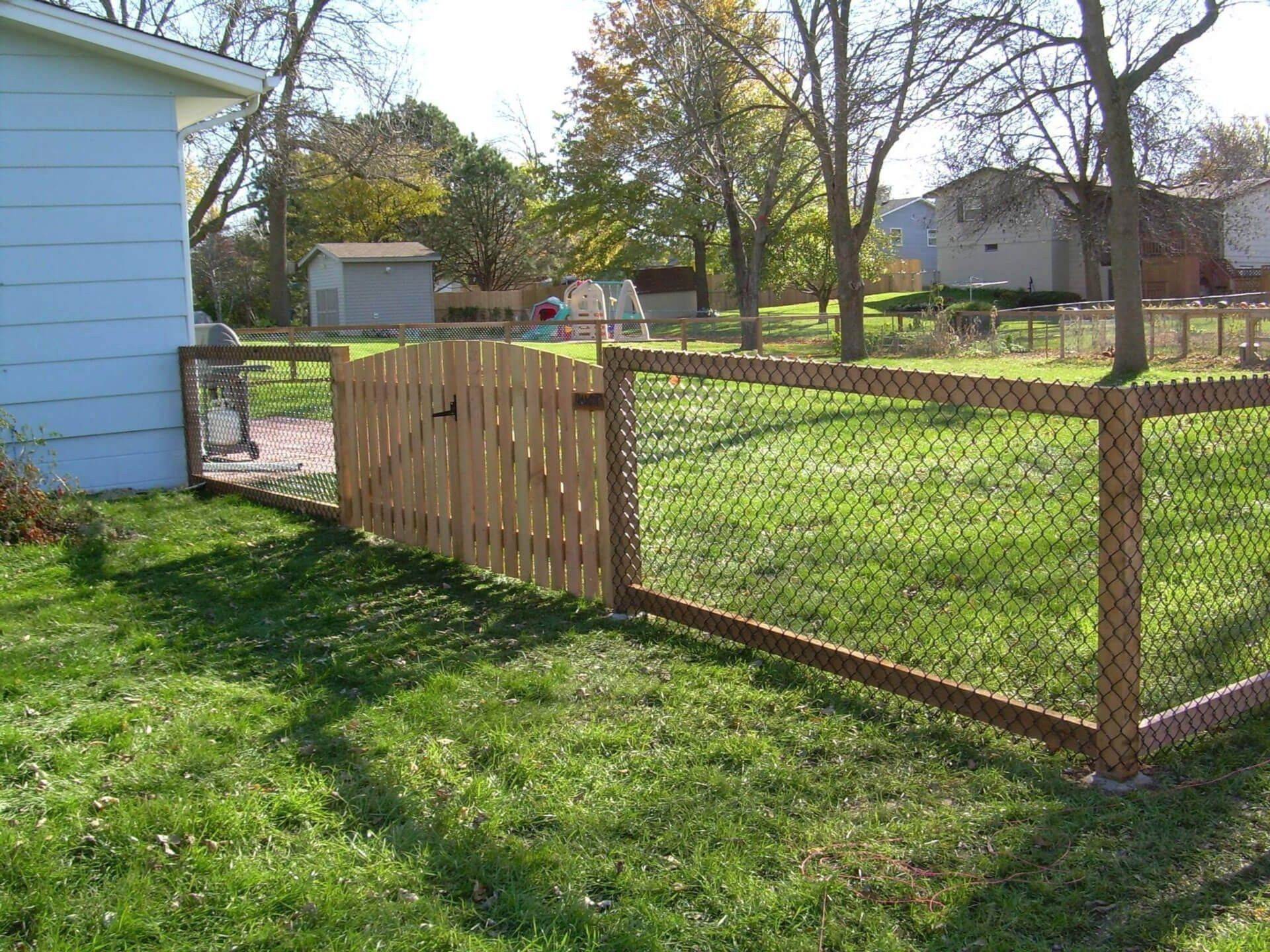 22 Chain Link Garden Fence Ideas Worth to Check | SharonSable