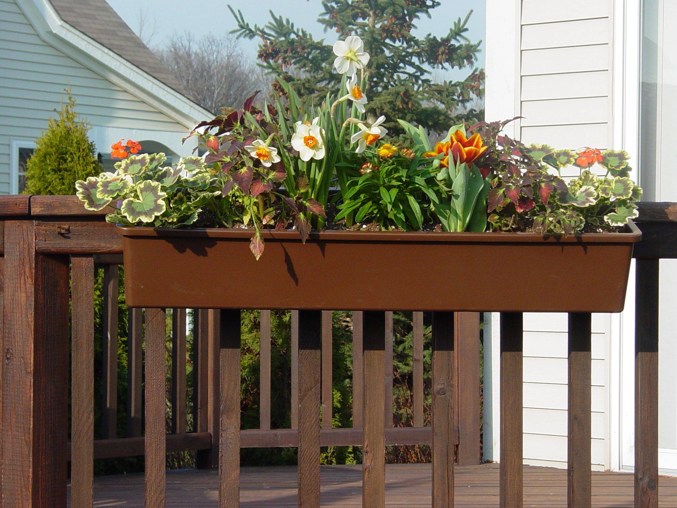 23 Garden Fence Planters Ideas To Try This Year | SharonSable