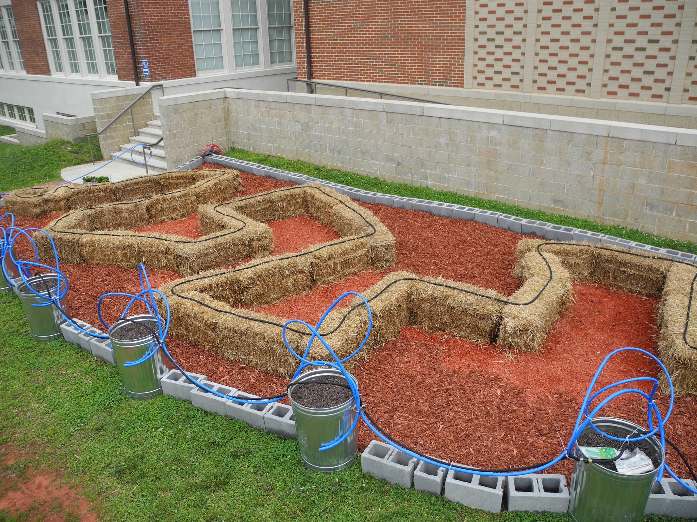 18 Straw Bale Garden Plans Ideas You Gonna Love | SharonSable