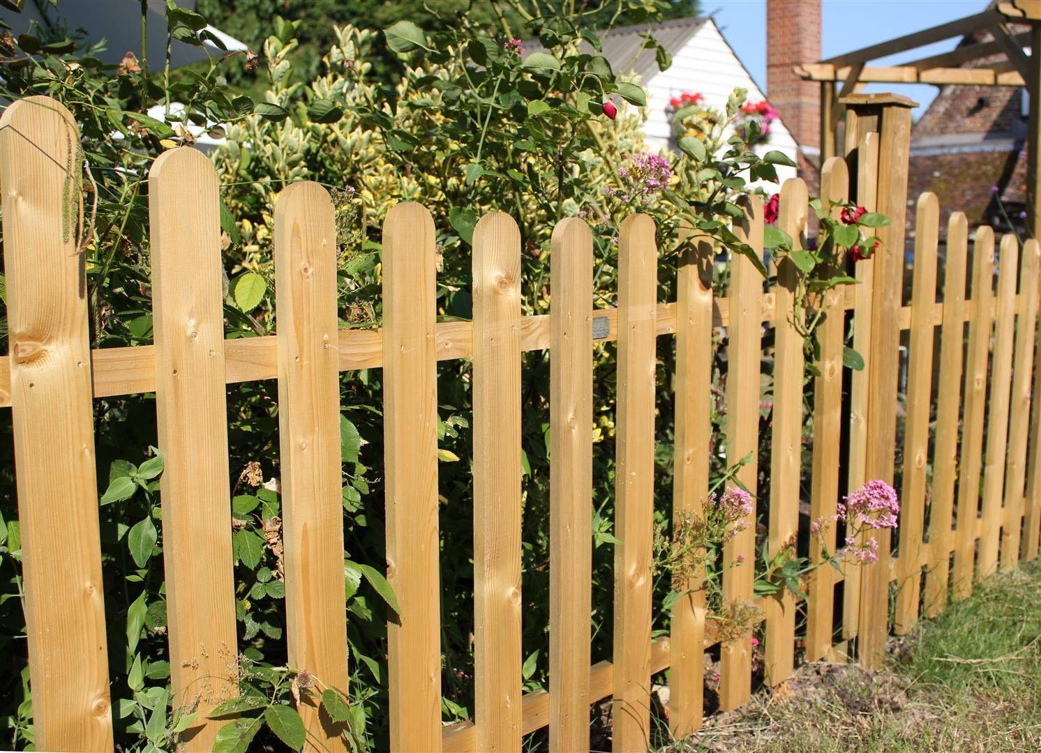 21 Fence Container Garden Ideas You Gonna Love | SharonSable