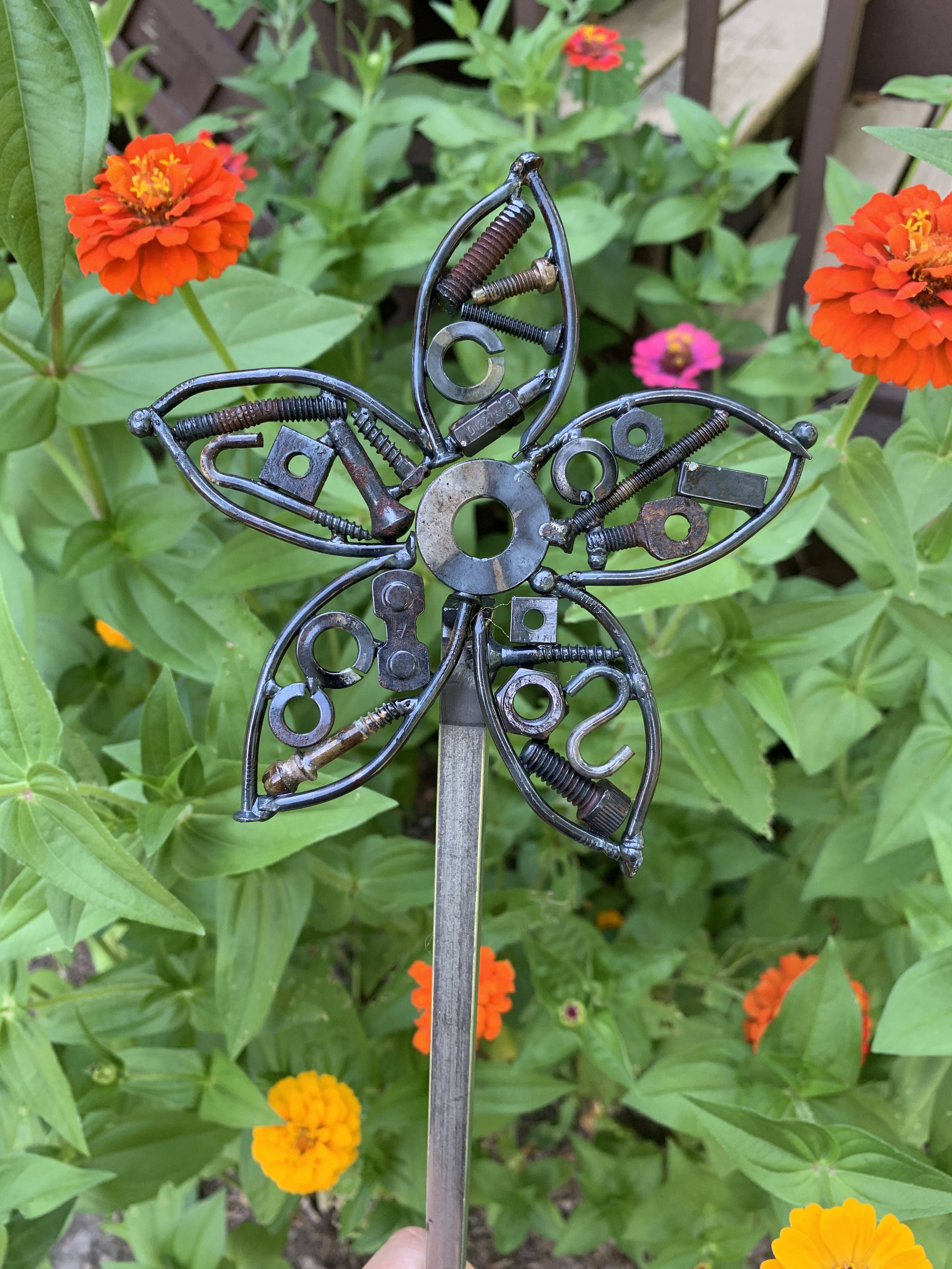 25 Welded Garden Art Flowers Ideas You Cannot Miss | SharonSable