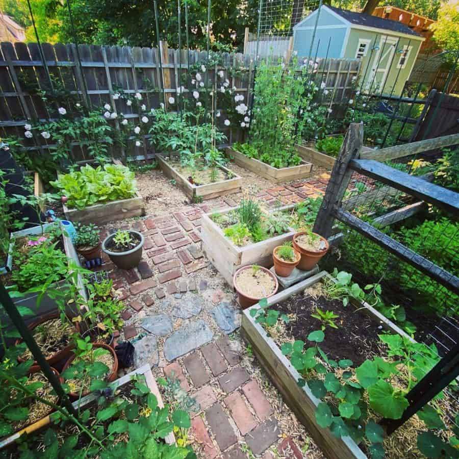 18 Farmhouse Vegetable Garden Ideas Worth to Check | SharonSable