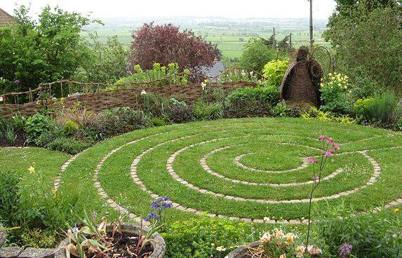 22 Spiral Garden Labyrinth Ideas For This Year | SharonSable