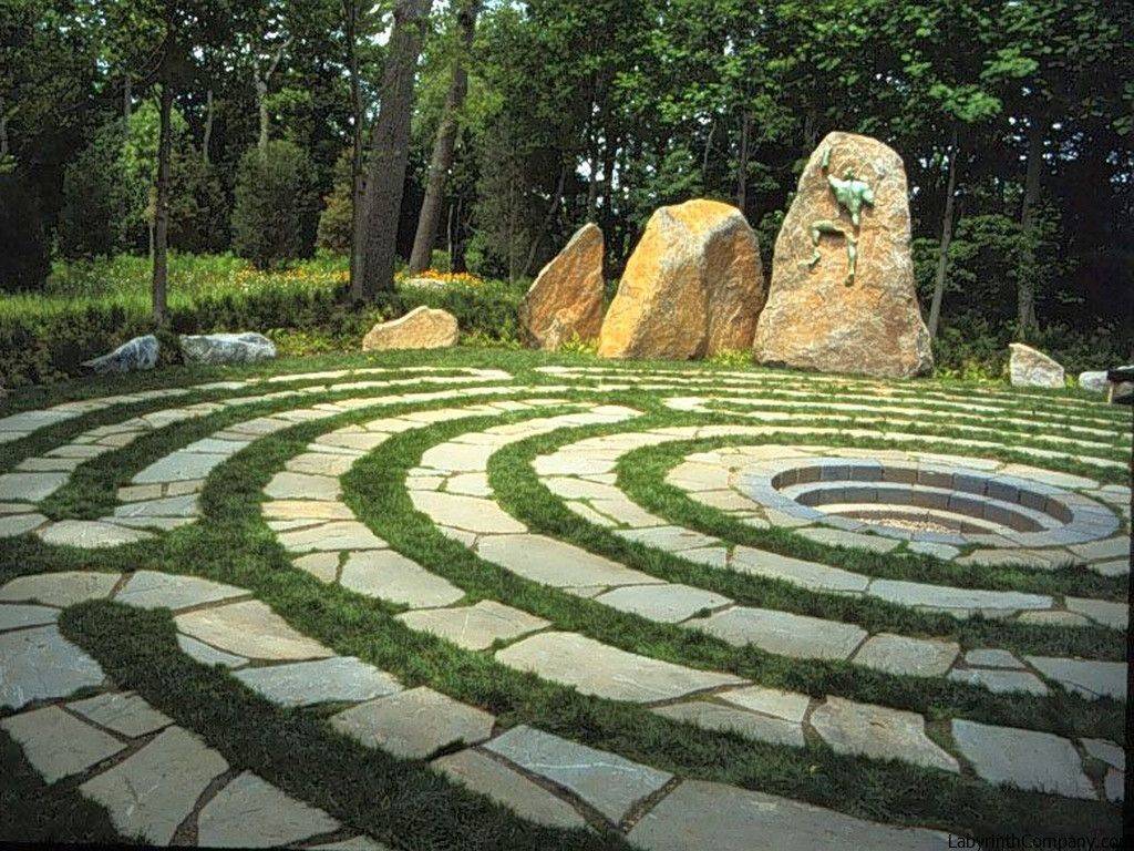 23 Labyrinth Garden Design Simple Ideas You Should Check | SharonSable