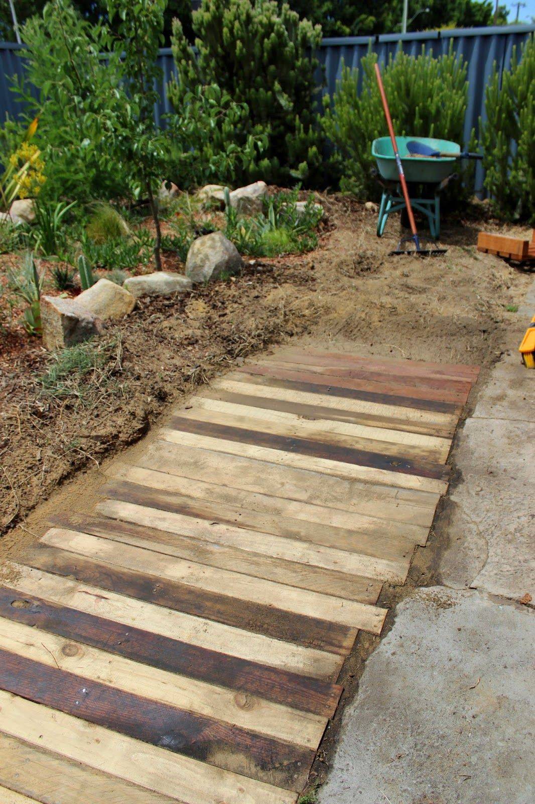 25 Wooden Pallet Garden Walkway Ideas For This Year | SharonSable