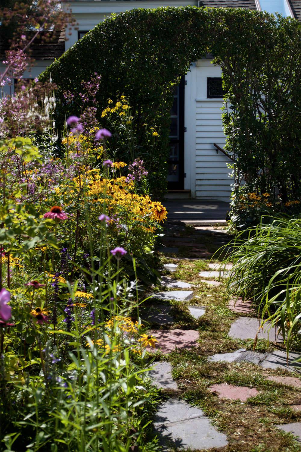 17 Cape Cod Garden Design Ideas You Should Check | SharonSable