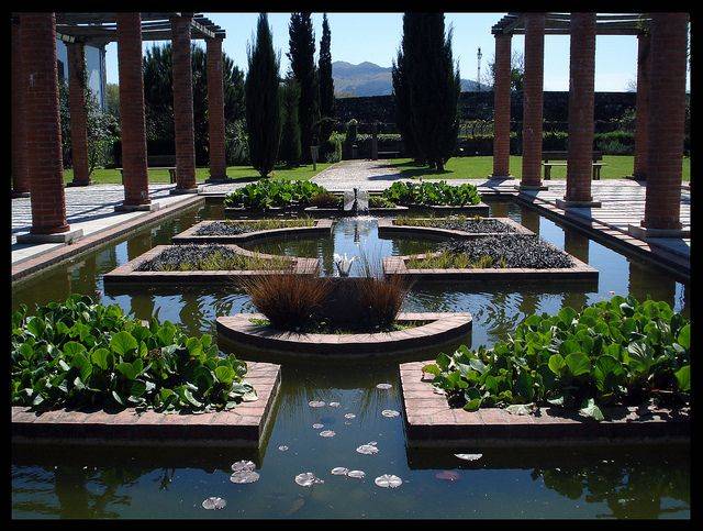 21 Roman Garden Design Ideas You Gonna Love | SharonSable